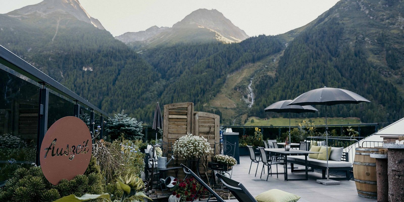 Vier VIER ♯ Studios & Restaurant